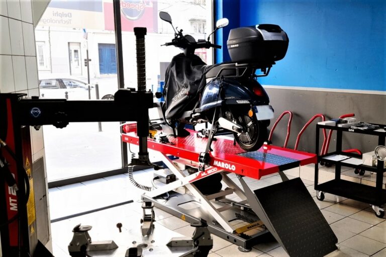 Speedy se lance dans le deux-roues